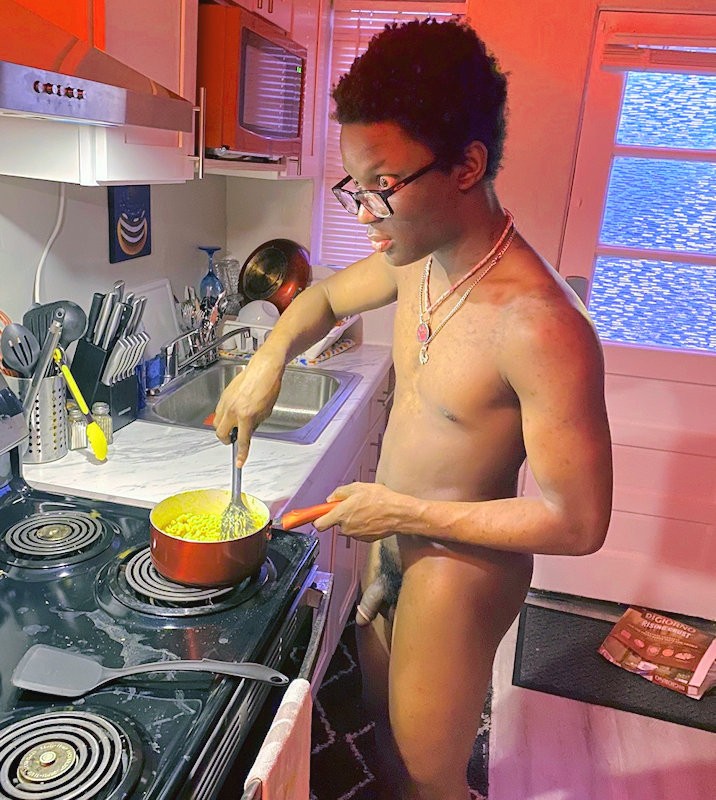 2041 NAKED AT HOME 14