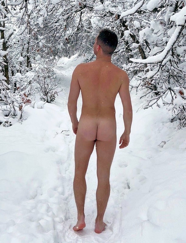 2045 Naked In Snow