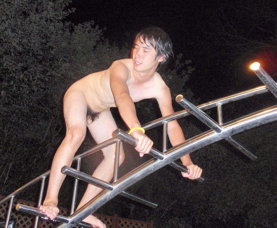 2084 Naked In Public 25